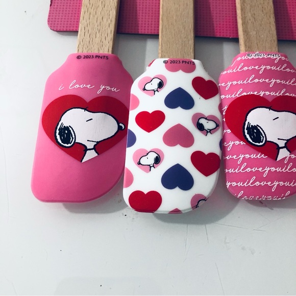 Disney | Kitchen | Disney 4 Pack Spatula Set Snoopy Peanuts Valentines ...